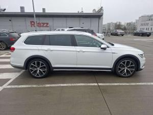 White Volkswagen Passat Alltrack 2016 in Vilnius, with an engine capacity of 2.00 L and mileage of 271 thousand km for 10800 €, photo 4 on AUTOMOTO.COM.LV