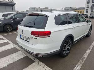 White Volkswagen Passat Alltrack 2016 in Vilnius, with an engine capacity of 2.00 L and mileage of 271 thousand km for 10800 €, photo 5 on AUTOMOTO.COM.LV