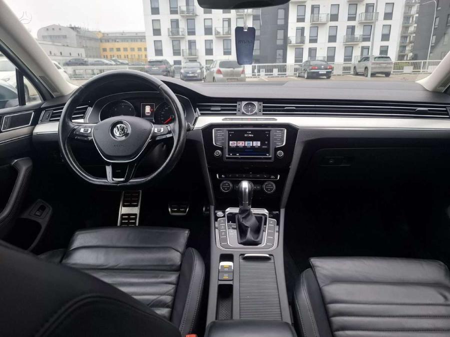 White Volkswagen Passat Alltrack 2016 in Vilnius, with an engine capacity of 2.00 L and mileage of 271 thousand km for 10800 €, photo 13 on AUTOMOTO.COM.LV