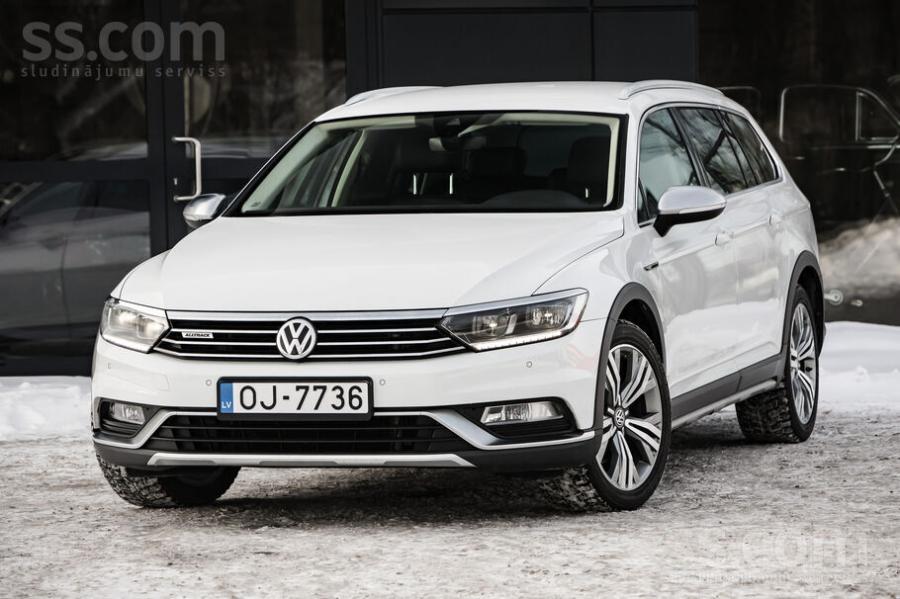 White Volkswagen Passat Alltrack 2016 in Riga, with an engine capacity of 2.00 L and mileage of 242 thousand km for 17777 €, photo 1 on AUTOMOTO.COM.LV