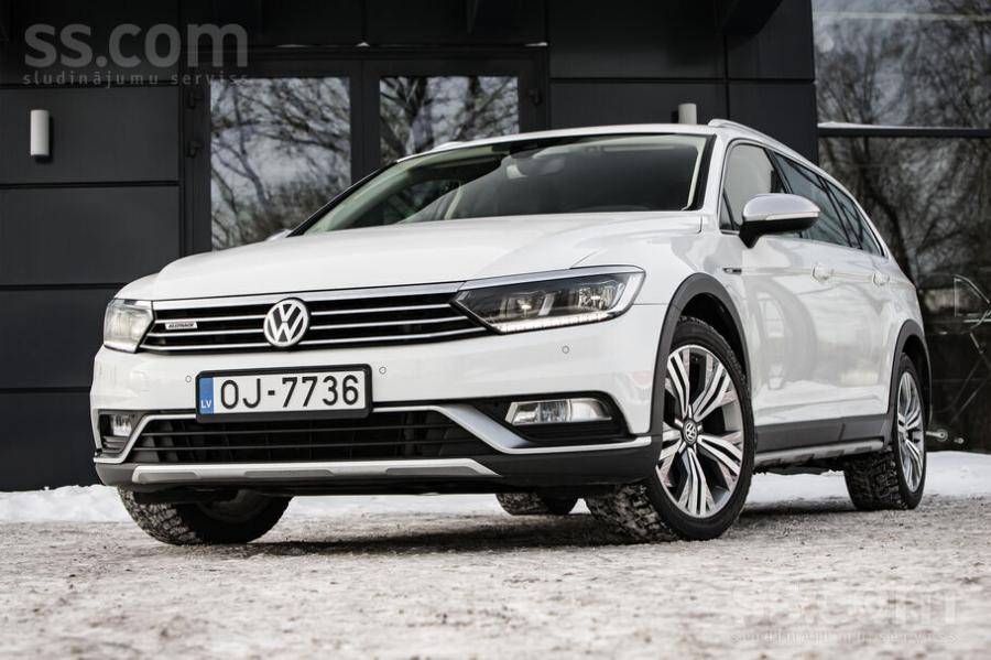 White Volkswagen Passat Alltrack 2016 in Riga, with an engine capacity of 2.00 L and mileage of 242 thousand km for 17777 €, photo 2 on AUTOMOTO.COM.LV