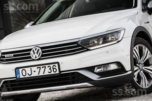 White Volkswagen Passat Alltrack 2016 in Riga, with an engine capacity of 2.00 L and mileage of 242 thousand km for 17777 €, photo 6 on AUTOMOTO.COM.LV