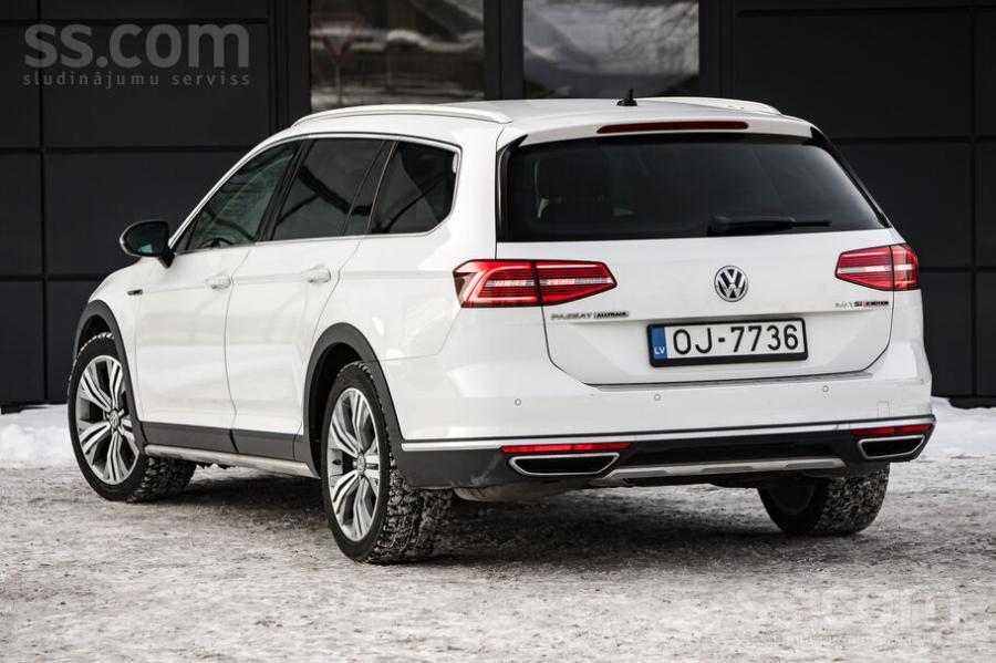 White Volkswagen Passat Alltrack 2016 in Riga, with an engine capacity of 2.00 L and mileage of 242 thousand km for 17777 €, photo 7 on AUTOMOTO.COM.LV