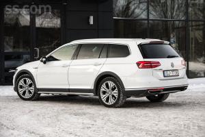 White Volkswagen Passat Alltrack 2016 in Riga, with an engine capacity of 2.00 L and mileage of 242 thousand km for 17777 €, photo 8 on AUTOMOTO.COM.LV