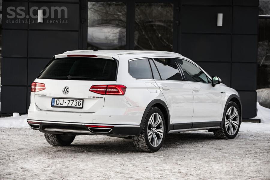 White Volkswagen Passat Alltrack 2016 in Riga, with an engine capacity of 2.00 L and mileage of 242 thousand km for 17777 €, photo 10 on AUTOMOTO.COM.LV