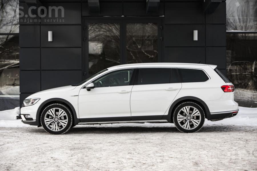 White Volkswagen Passat Alltrack 2016 in Riga, with an engine capacity of 2.00 L and mileage of 242 thousand km for 17777 €, photo 12 on AUTOMOTO.COM.LV