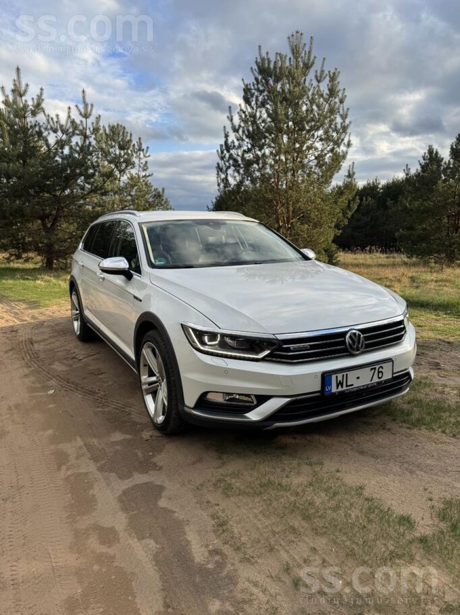 White Volkswagen Passat Alltrack 2016 in Riga, with an engine capacity of 2.00 L and mileage of 225 thousand km for 15500 €, photo 3 on AUTOMOTO.COM.LV