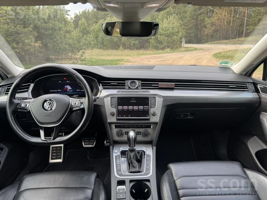 White Volkswagen Passat Alltrack 2016 in Riga, with an engine capacity of 2.00 L and mileage of 225 thousand km for 15500 €, photo 6 on AUTOMOTO.COM.LV