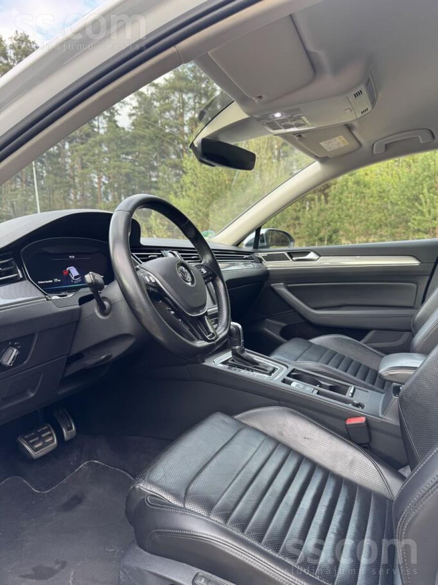 White Volkswagen Passat Alltrack 2016 in Riga, with an engine capacity of 2.00 L and mileage of 225 thousand km for 15500 €, photo 7 on AUTOMOTO.COM.LV