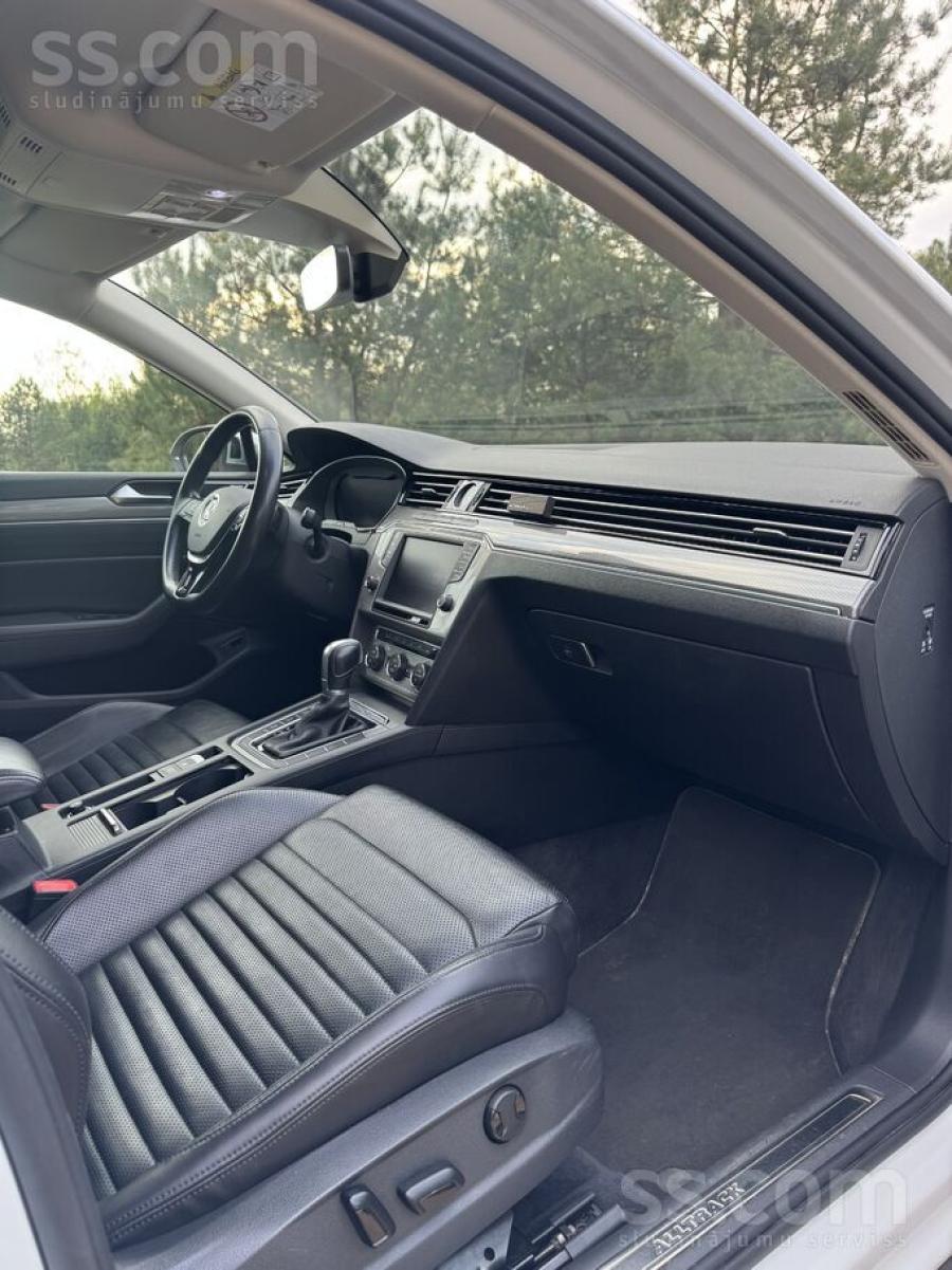 White Volkswagen Passat Alltrack 2016 in Riga, with an engine capacity of 2.00 L and mileage of 225 thousand km for 15500 €, photo 9 on AUTOMOTO.COM.LV