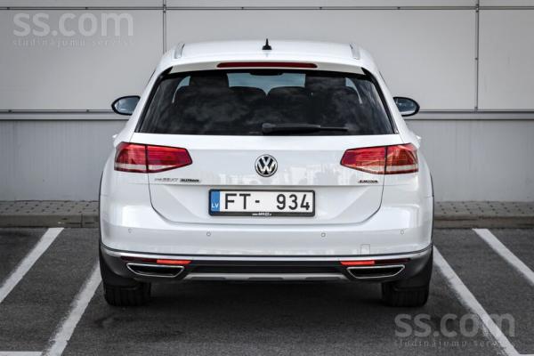 Balts Volkswagen Passat Alltrack 2016 Rīga, ar dzinēja tilpumu 2.00 L un nobraukumu 292 tūkst. km par 11990 €, foto 5 vietnē AUTOMOTO.COM.LV