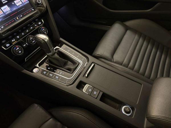 Balts Volkswagen Passat Alltrack 2016 Marijampole, ar dzinēja tilpumu 1.97 L un nobraukumu 254 tūkst. km par 12999 €, foto 4 vietnē AUTOMOTO.COM.LV