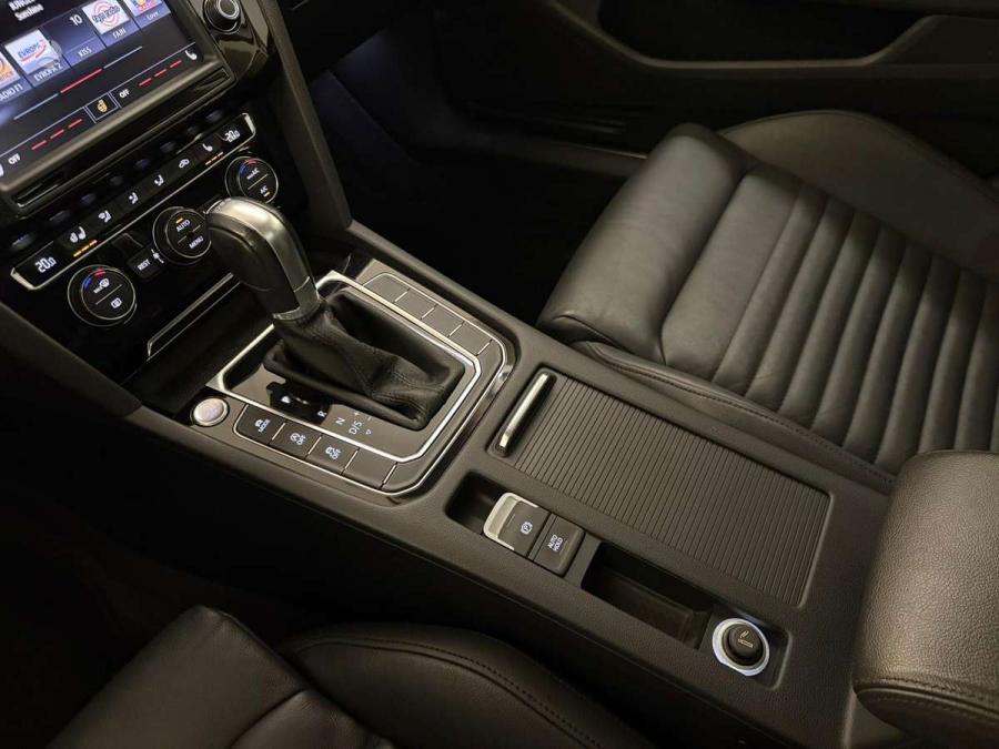 Balts Volkswagen Passat Alltrack 2016 Marijampole, ar dzinēja tilpumu 1.97 L un nobraukumu 254 tūkst. km par 12999 €, foto 4 vietnē AUTOMOTO.COM.LV