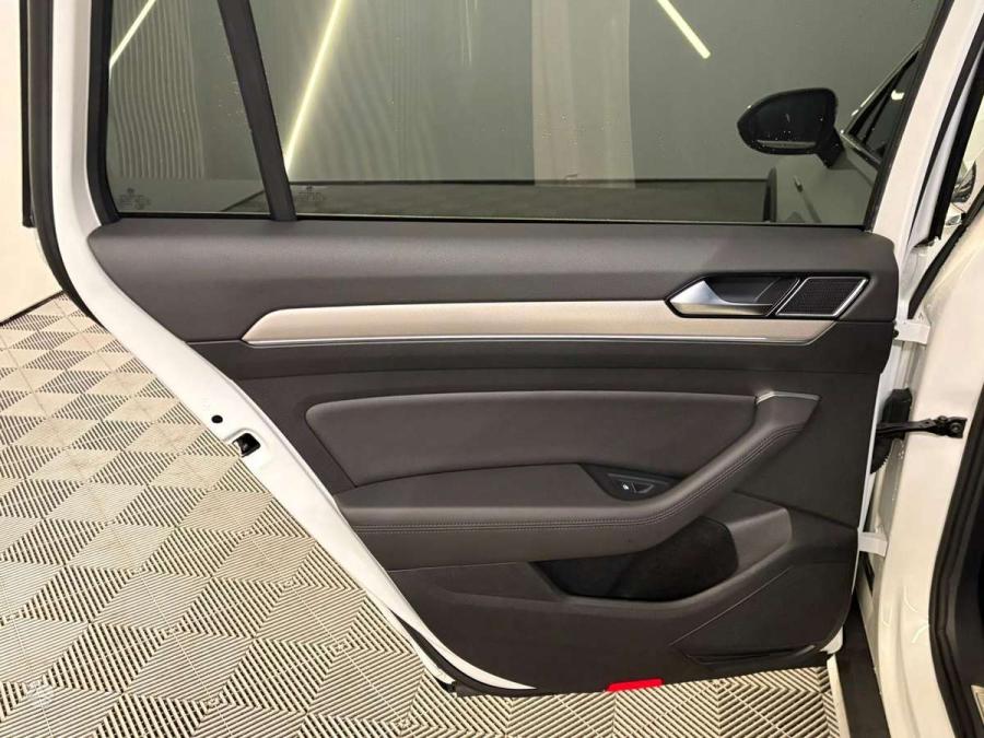 Balts Volkswagen Passat Alltrack 2016 Marijampole, ar dzinēja tilpumu 1.97 L un nobraukumu 254 tūkst. km par 12999 €, foto 22 vietnē AUTOMOTO.COM.LV