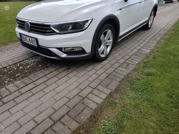 White Volkswagen Passat Alltrack 2016 in Jonava, with an engine capacity of 2.00 L and mileage of 298 thousand km for 9400 €, photo 3 on AUTOMOTO.COM.LV