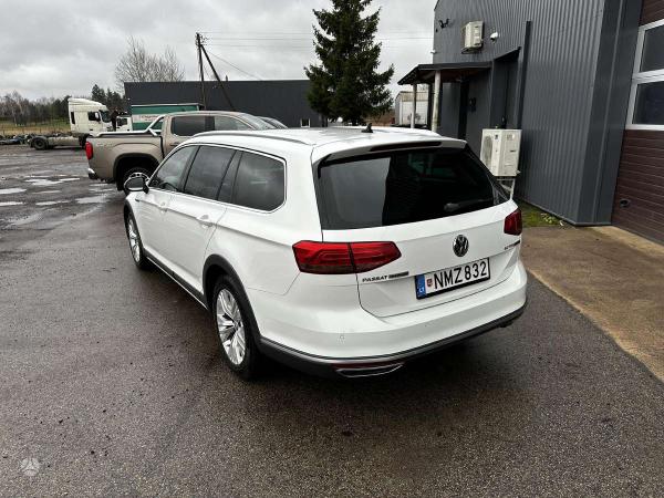 White Volkswagen Passat Alltrack 2017 in Rietavas, with an engine capacity of 1.97 L and mileage of 212 thousand km for 14500 €, photo 3 on AUTOMOTO.COM.LV