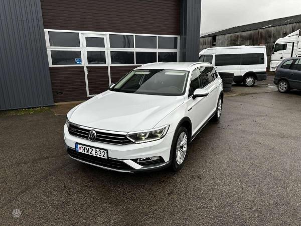 White Volkswagen Passat Alltrack 2017 in Rietavas, with an engine capacity of 1.97 L and mileage of 212 thousand km for 14500 €, photo 6 on AUTOMOTO.COM.LV