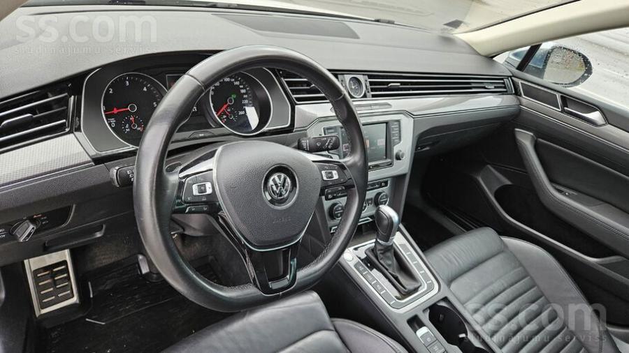Balts Volkswagen Passat Alltrack 2017 Rīga, ar dzinēja tilpumu 2.00 L un nobraukumu 310 tūkst. km par 11900 €, foto 12 vietnē AUTOMOTO.COM.LV