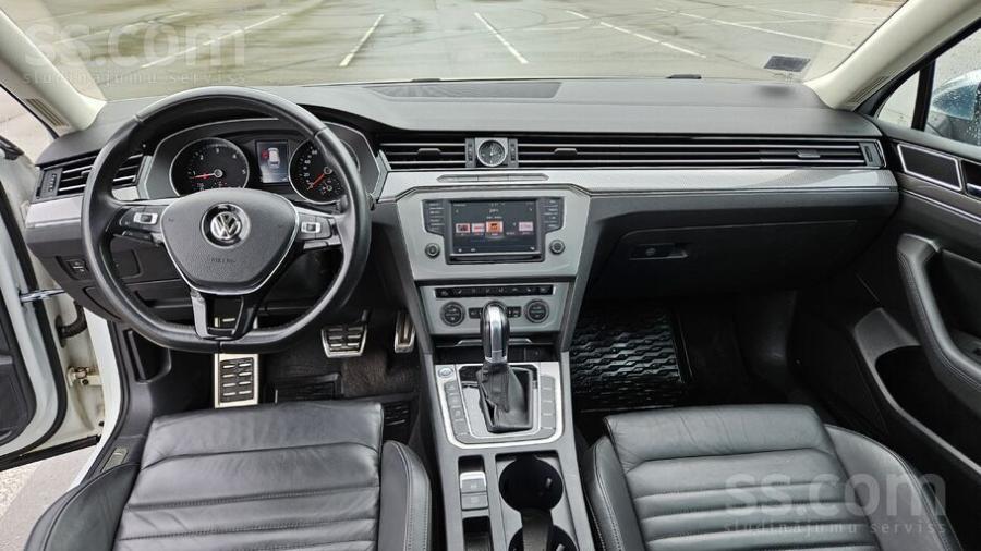 Balts Volkswagen Passat Alltrack 2017 Rīga, ar dzinēja tilpumu 2.00 L un nobraukumu 310 tūkst. km par 11900 €, foto 13 vietnē AUTOMOTO.COM.LV
