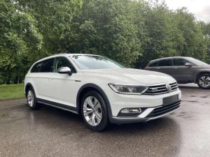 White Volkswagen Passat Alltrack 2017 in Kaunas, with an engine capacity of 2.00 L and mileage of 278 thousand km for 14300 €, photo 4 on AUTOMOTO.COM.LV