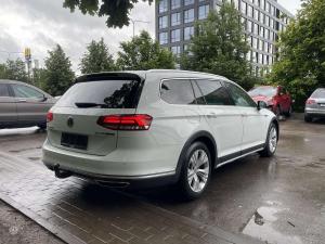 White Volkswagen Passat Alltrack 2017 in Kaunas, with an engine capacity of 2.00 L and mileage of 278 thousand km for 14300 €, photo 6 on AUTOMOTO.COM.LV