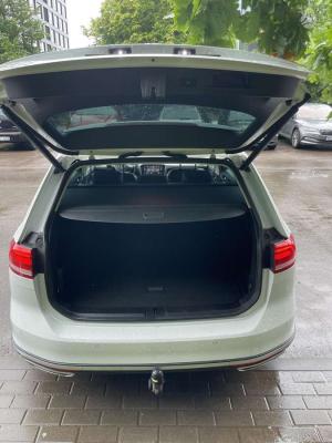 White Volkswagen Passat Alltrack 2017 in Kaunas, with an engine capacity of 2.00 L and mileage of 278 thousand km for 14300 €, photo 8 on AUTOMOTO.COM.LV