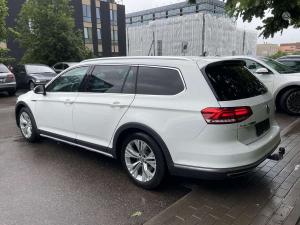 White Volkswagen Passat Alltrack 2017 in Kaunas, with an engine capacity of 2.00 L and mileage of 278 thousand km for 14300 €, photo 10 on AUTOMOTO.COM.LV