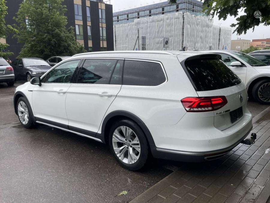 White Volkswagen Passat Alltrack 2017 in Kaunas, with an engine capacity of 2.00 L and mileage of 278 thousand km for 14300 €, photo 10 on AUTOMOTO.COM.LV