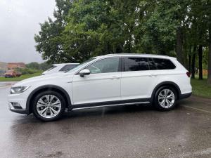 White Volkswagen Passat Alltrack 2017 in Kaunas, with an engine capacity of 2.00 L and mileage of 278 thousand km for 14300 €, photo 12 on AUTOMOTO.COM.LV