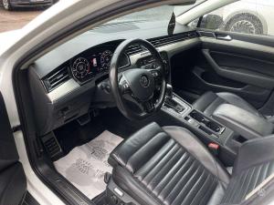 White Volkswagen Passat Alltrack 2017 in Kaunas, with an engine capacity of 2.00 L and mileage of 278 thousand km for 14300 €, photo 16 on AUTOMOTO.COM.LV