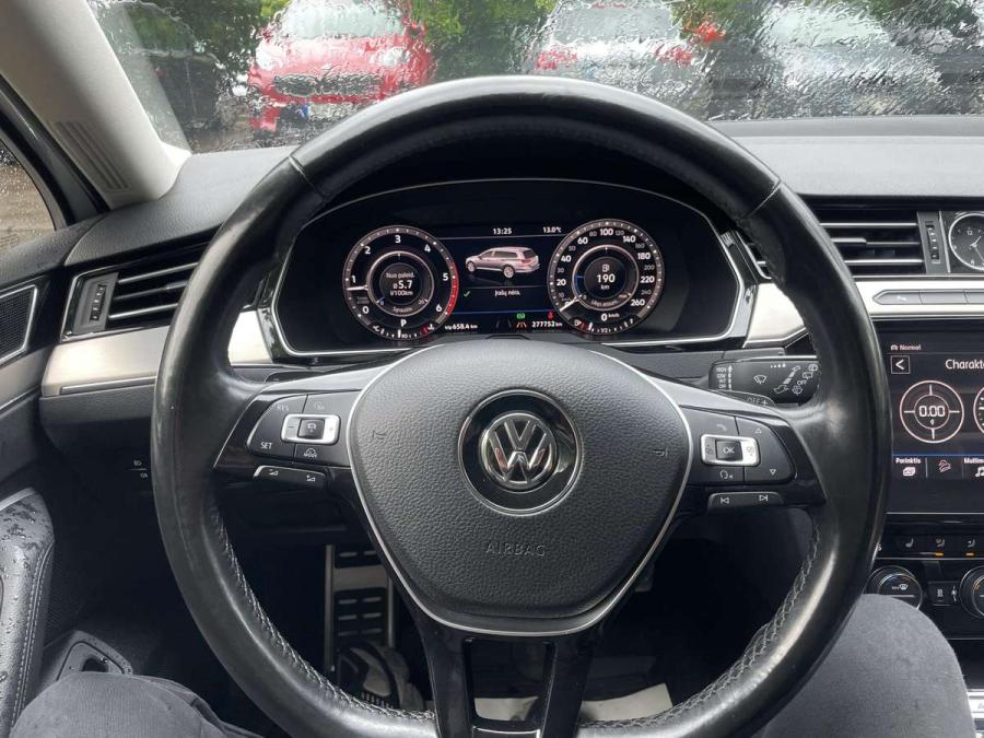 White Volkswagen Passat Alltrack 2017 in Kaunas, with an engine capacity of 2.00 L and mileage of 278 thousand km for 14300 €, photo 18 on AUTOMOTO.COM.LV