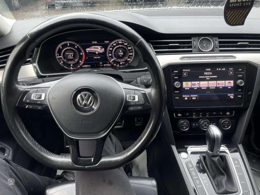 White Volkswagen Passat Alltrack 2017 in Kaunas, with an engine capacity of 2.00 L and mileage of 278 thousand km for 14300 €, photo 20 on AUTOMOTO.COM.LV