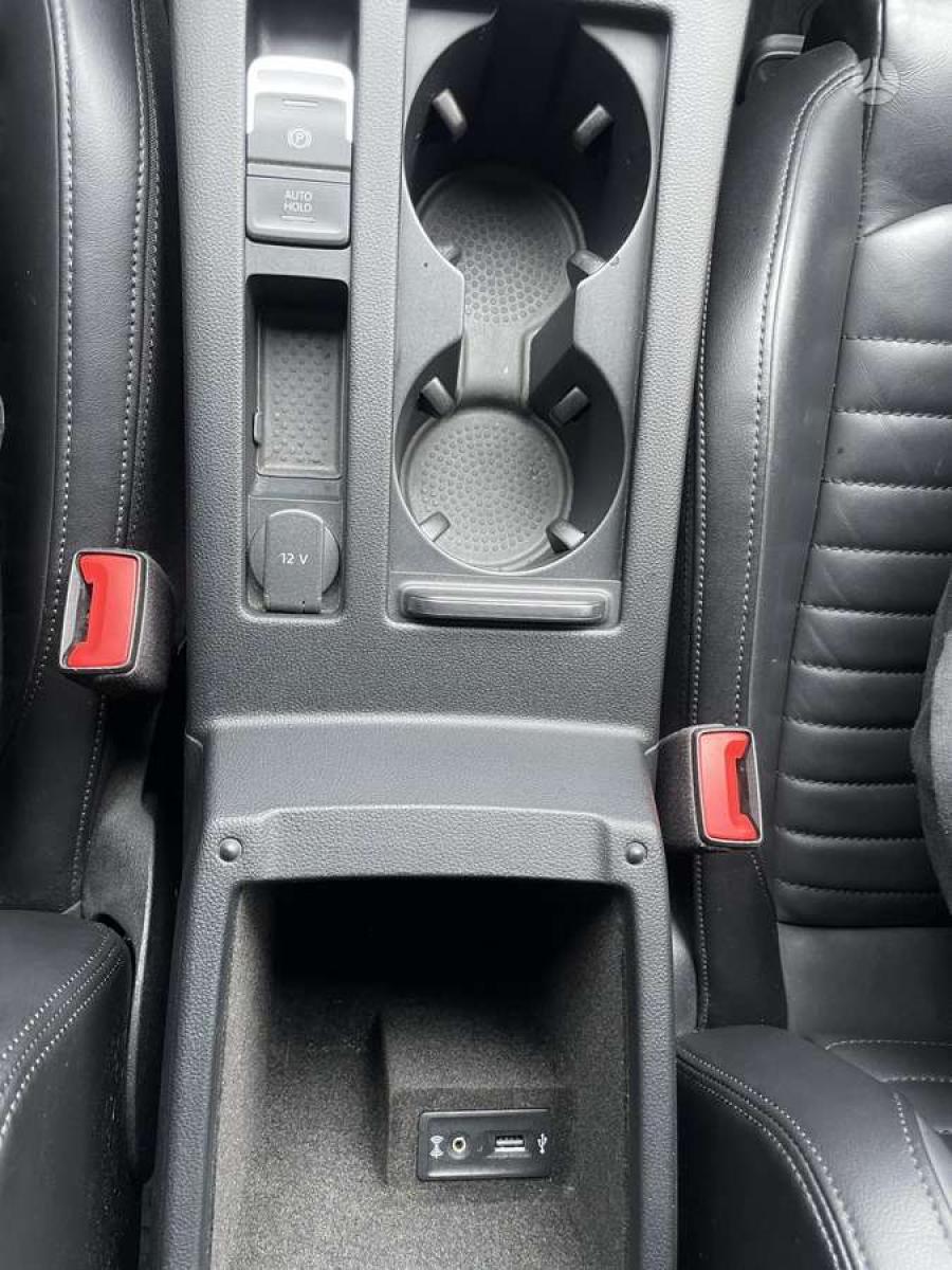 White Volkswagen Passat Alltrack 2017 in Kaunas, with an engine capacity of 2.00 L and mileage of 278 thousand km for 14300 €, photo 21 on AUTOMOTO.COM.LV