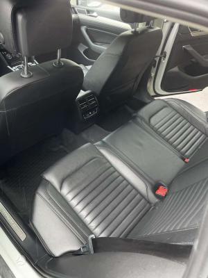 White Volkswagen Passat Alltrack 2017 in Kaunas, with an engine capacity of 2.00 L and mileage of 278 thousand km for 14300 €, photo 22 on AUTOMOTO.COM.LV