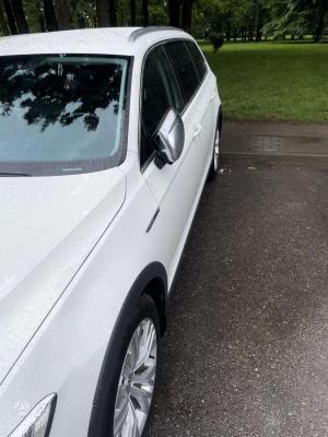 White Volkswagen Passat Alltrack 2017 in Kaunas, with an engine capacity of 2.00 L and mileage of 278 thousand km for 14300 €, photo 23 on AUTOMOTO.COM.LV