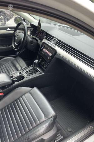 White Volkswagen Passat Alltrack 2017 in Kaunas, with an engine capacity of 2.00 L and mileage of 278 thousand km for 14300 €, photo 25 on AUTOMOTO.COM.LV