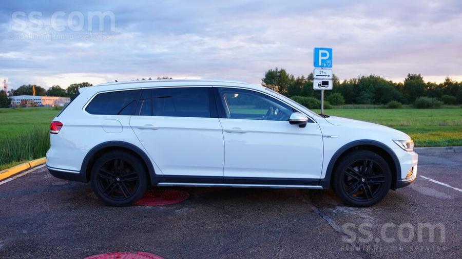 White Volkswagen Passat Alltrack 2017 in Riga, with an engine capacity of 2.00 L and mileage of 325 thousand km for 11500 €, photo 3 on AUTOMOTO.COM.LV