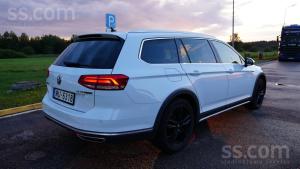 White Volkswagen Passat Alltrack 2017 in Riga, with an engine capacity of 2.00 L and mileage of 325 thousand km for 11500 €, photo 4 on AUTOMOTO.COM.LV