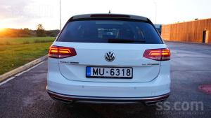 White Volkswagen Passat Alltrack 2017 in Riga, with an engine capacity of 2.00 L and mileage of 325 thousand km for 11500 €, photo 5 on AUTOMOTO.COM.LV
