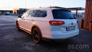 White Volkswagen Passat Alltrack 2017 in Riga, with an engine capacity of 2.00 L and mileage of 325 thousand km for 11500 €, photo 6 on AUTOMOTO.COM.LV