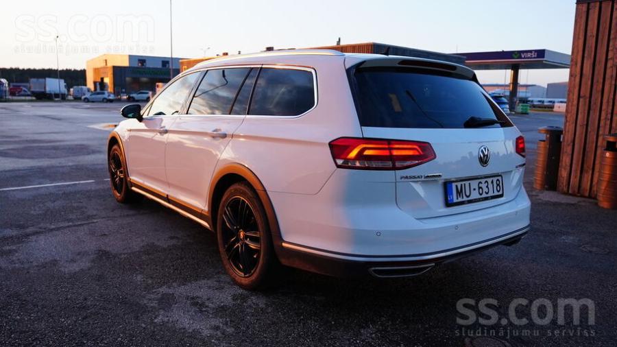 White Volkswagen Passat Alltrack 2017 in Riga, with an engine capacity of 2.00 L and mileage of 325 thousand km for 11500 €, photo 6 on AUTOMOTO.COM.LV