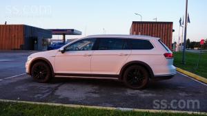 White Volkswagen Passat Alltrack 2017 in Riga, with an engine capacity of 2.00 L and mileage of 325 thousand km for 11500 €, photo 7 on AUTOMOTO.COM.LV