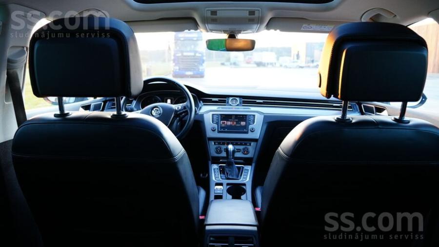 White Volkswagen Passat Alltrack 2017 in Riga, with an engine capacity of 2.00 L and mileage of 325 thousand km for 11500 €, photo 12 on AUTOMOTO.COM.LV