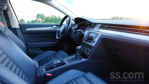 White Volkswagen Passat Alltrack 2017 in Riga, with an engine capacity of 2.00 L and mileage of 325 thousand km for 11500 €, photo 13 on AUTOMOTO.COM.LV