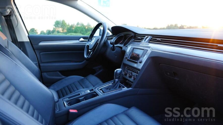 White Volkswagen Passat Alltrack 2017 in Riga, with an engine capacity of 2.00 L and mileage of 325 thousand km for 11500 €, photo 13 on AUTOMOTO.COM.LV
