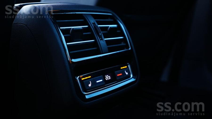 White Volkswagen Passat Alltrack 2017 in Riga, with an engine capacity of 2.00 L and mileage of 325 thousand km for 11500 €, photo 16 on AUTOMOTO.COM.LV