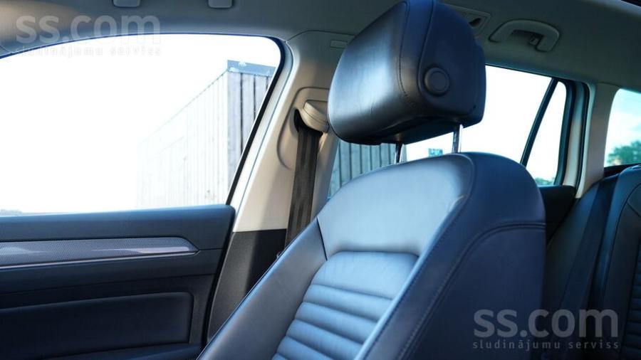White Volkswagen Passat Alltrack 2017 in Riga, with an engine capacity of 2.00 L and mileage of 325 thousand km for 11500 €, photo 17 on AUTOMOTO.COM.LV