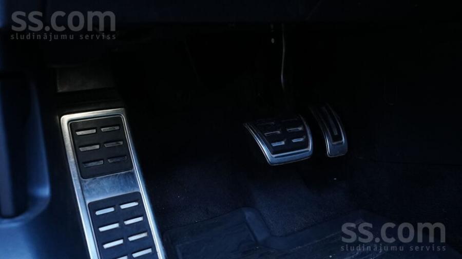 White Volkswagen Passat Alltrack 2017 in Riga, with an engine capacity of 2.00 L and mileage of 325 thousand km for 11500 €, photo 23 on AUTOMOTO.COM.LV