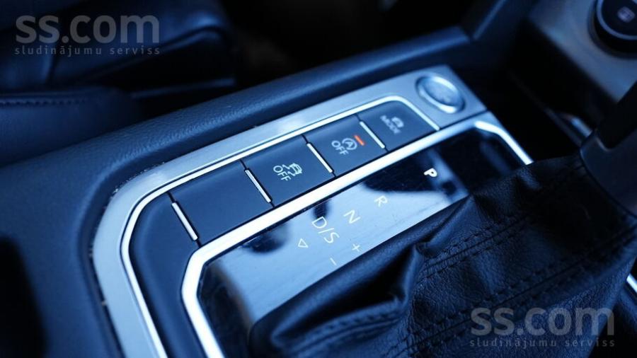 White Volkswagen Passat Alltrack 2017 in Riga, with an engine capacity of 2.00 L and mileage of 325 thousand km for 11500 €, photo 24 on AUTOMOTO.COM.LV