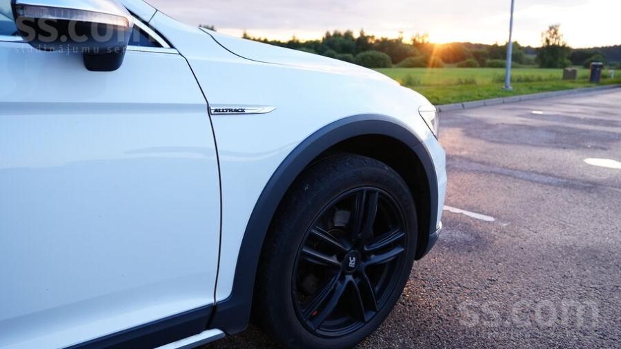 White Volkswagen Passat Alltrack 2017 in Riga, with an engine capacity of 2.00 L and mileage of 325 thousand km for 11500 €, photo 32 on AUTOMOTO.COM.LV